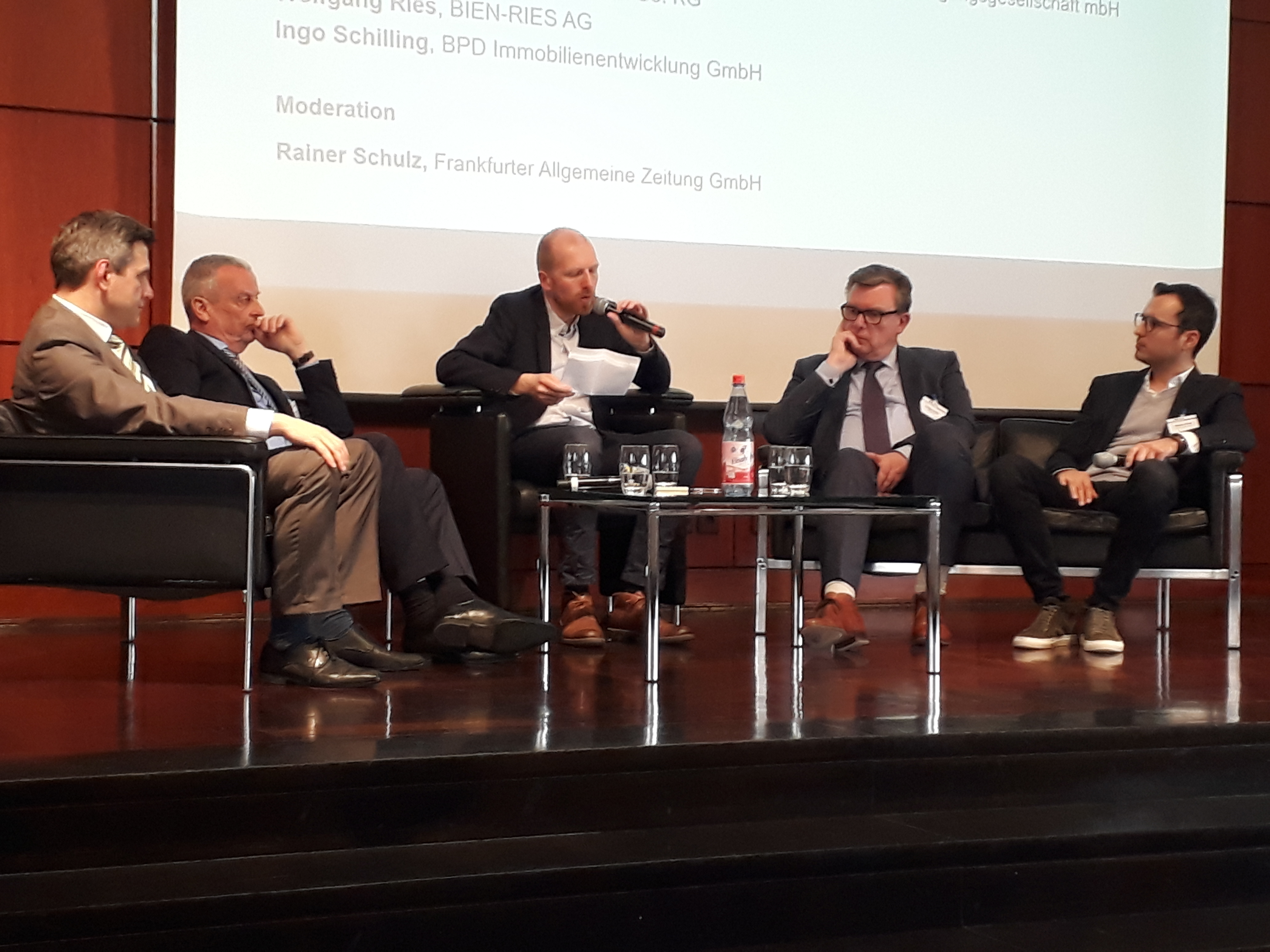 Frankfurt am Main: offene und inspirierende Diskussion zur zukünftigen ...